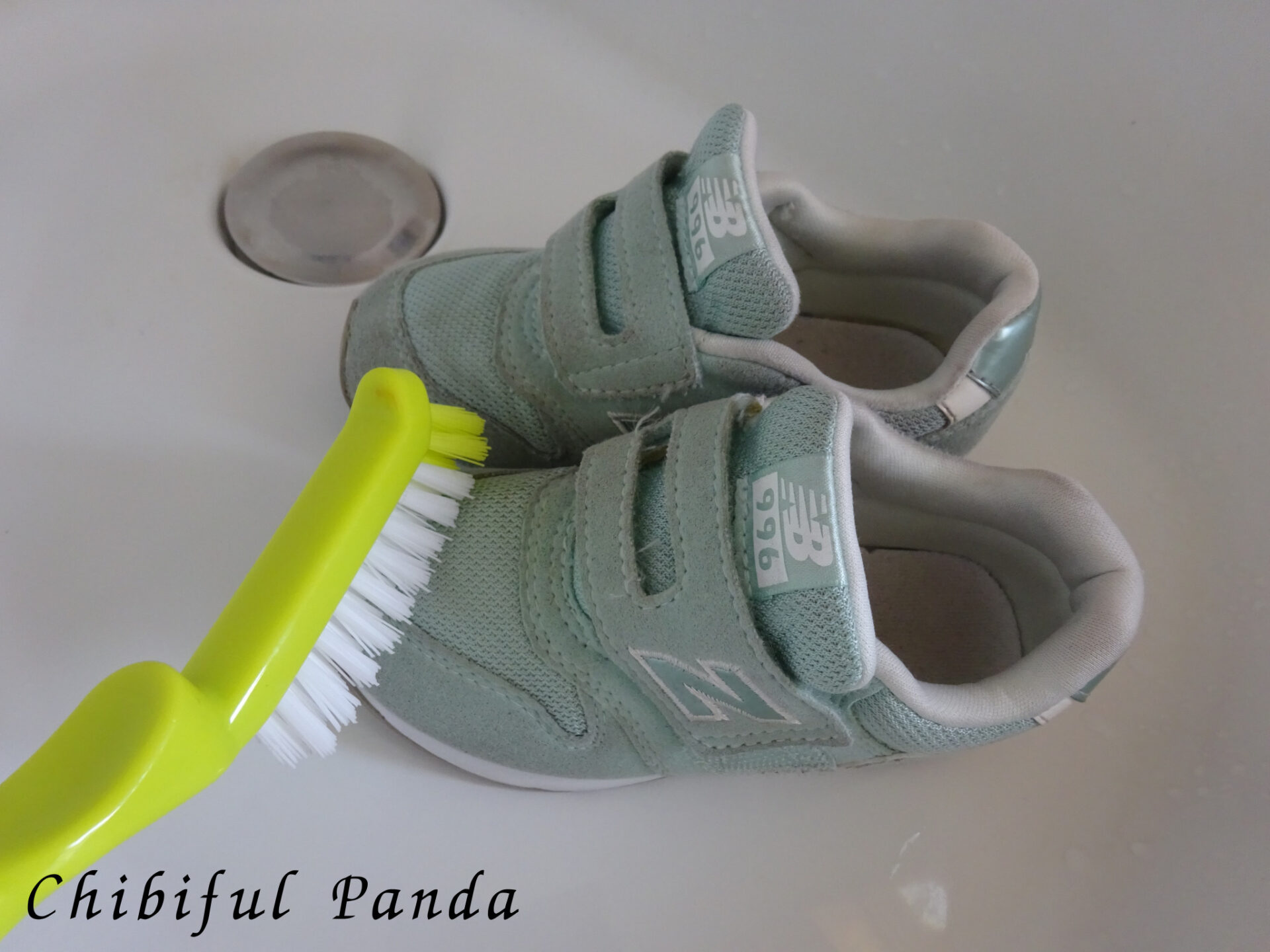 子供の靴の洗い方｜オキシクリーンとジップロックできれいにする方法を教えます | ちびふるぱんだブログ